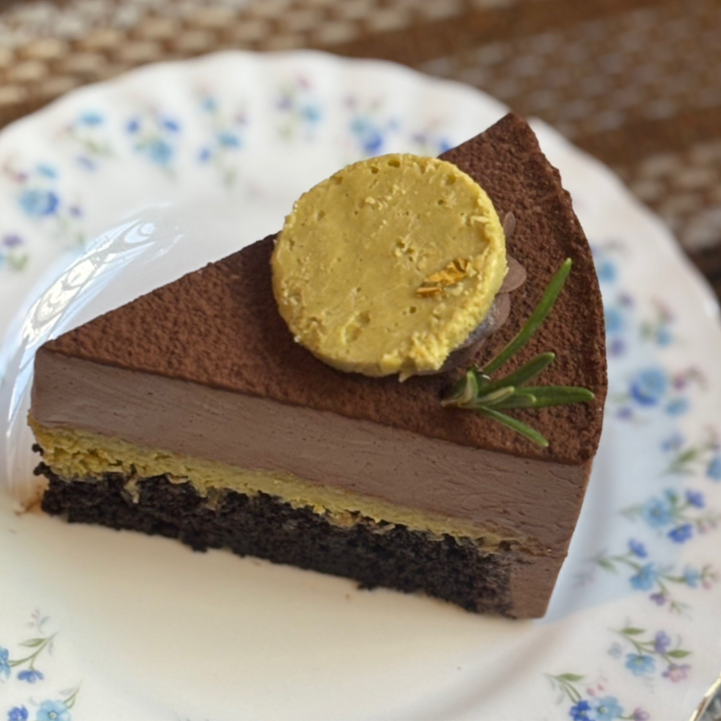 [Slice] Dubai Chocolate Slice | Tori's